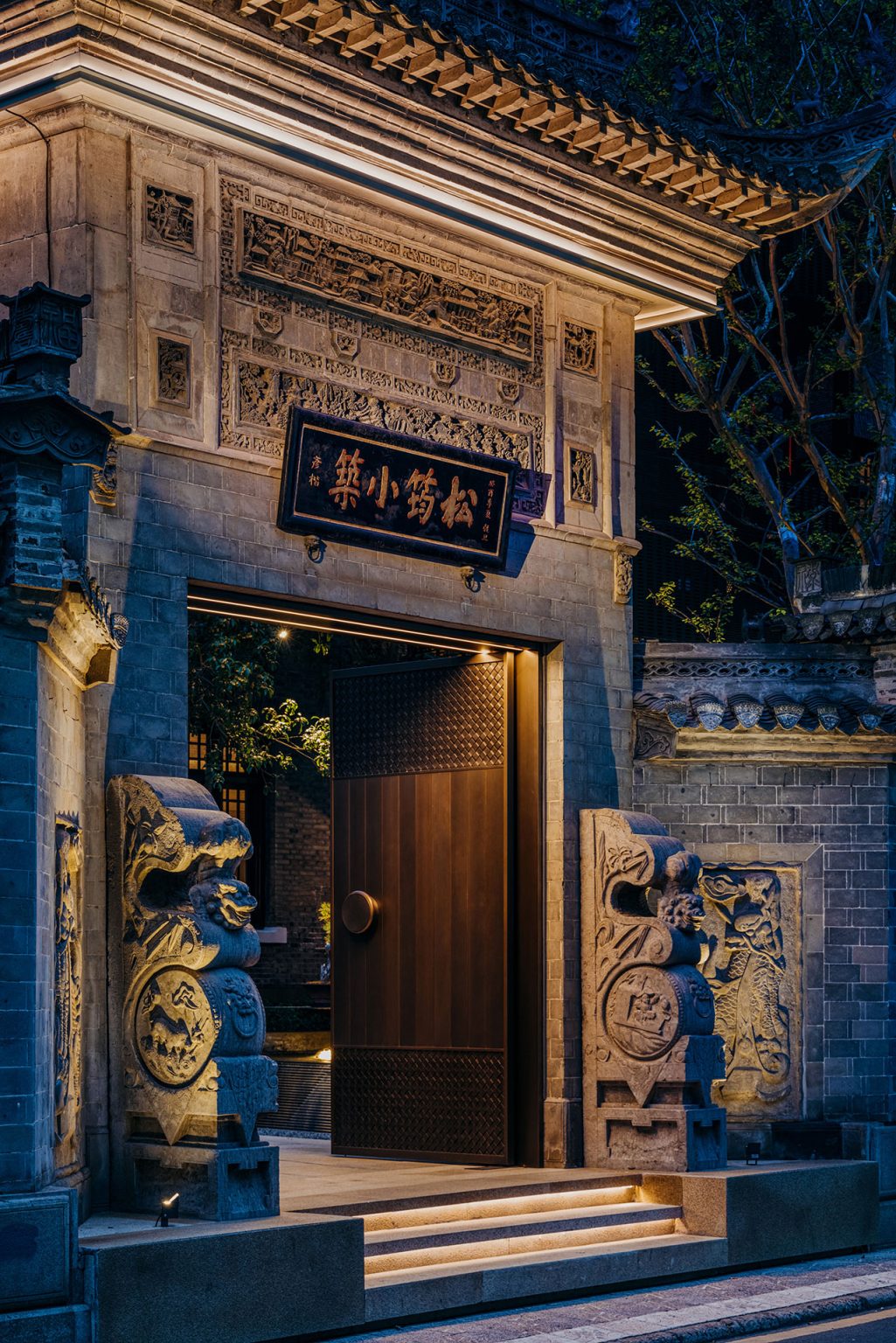 A Fusion Of Art Deco Restaurant Design And Chinese Decor