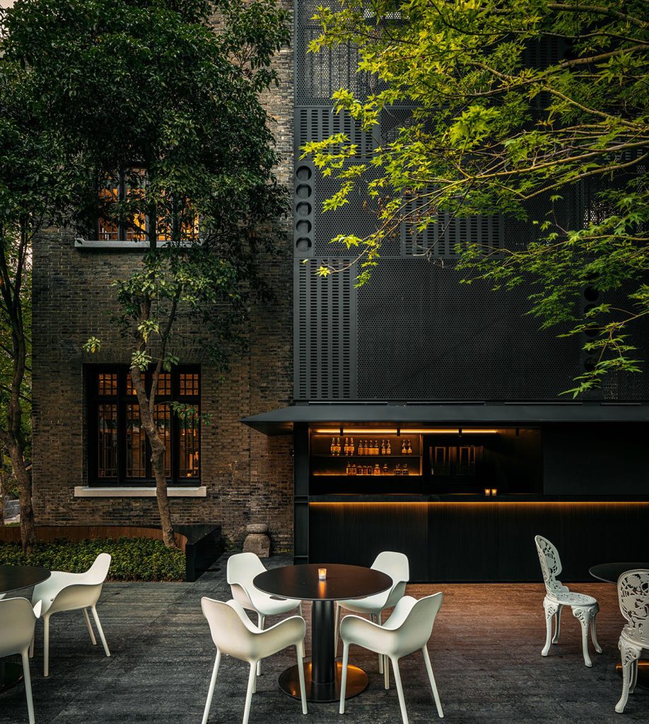 A Fusion Of Art Deco Restaurant Design And Chinese Decor