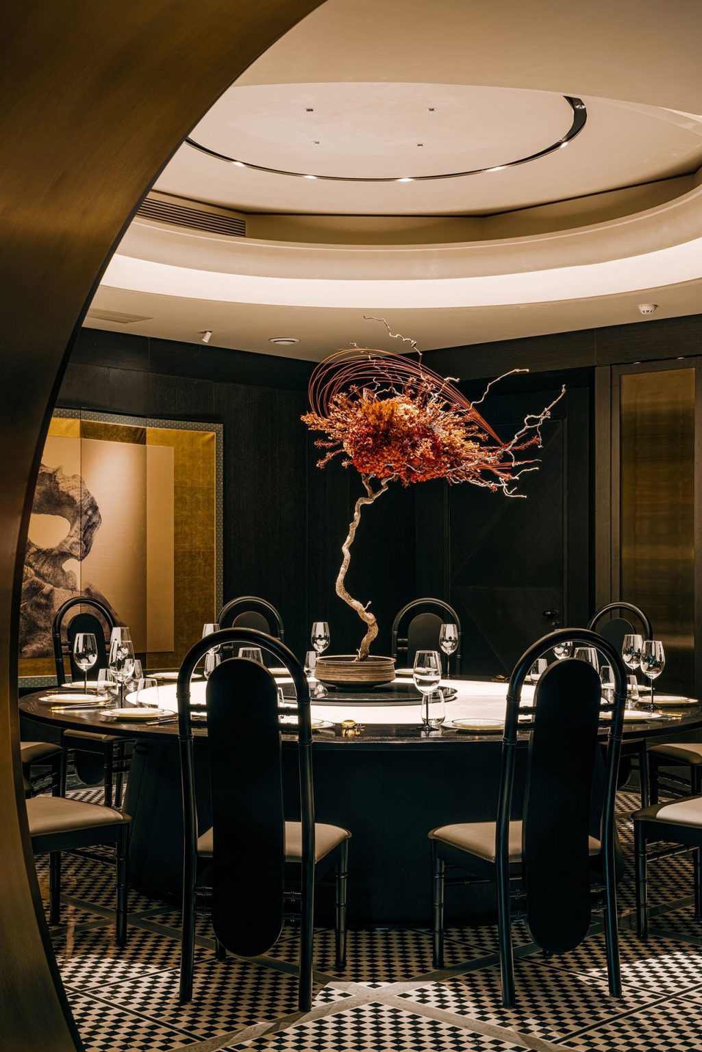 A Fusion Of Art Deco Restaurant Design And Chinese Decor