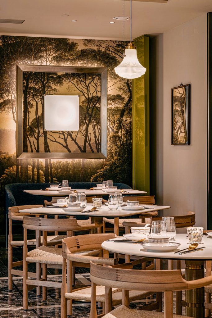 A Fusion Of Art Deco Restaurant Design And Chinese Decor