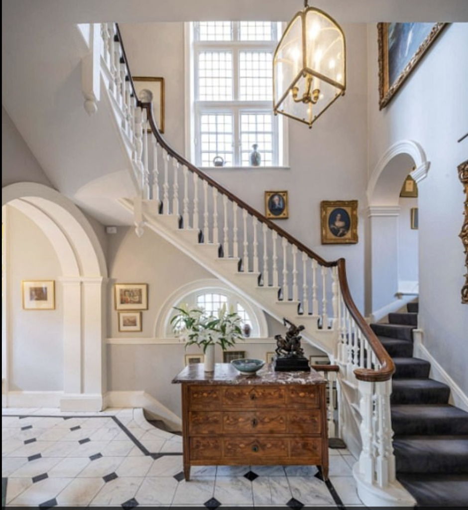 Taylor Swift's Homes: A Glimpse Into The Unique Design