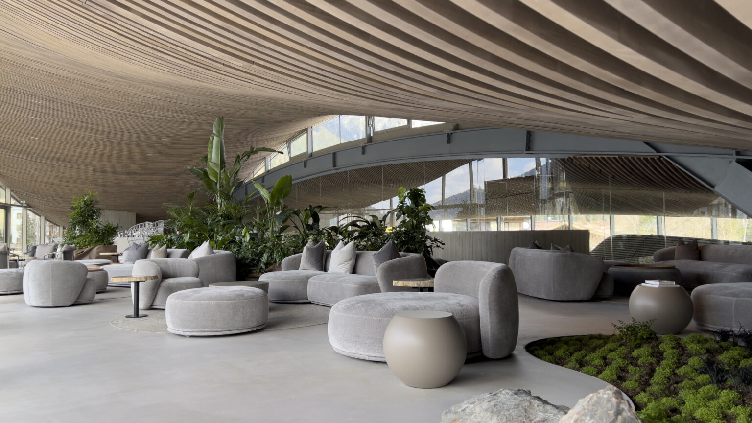 Organic Design Wonders: Top 5 Trendsetting Hotels