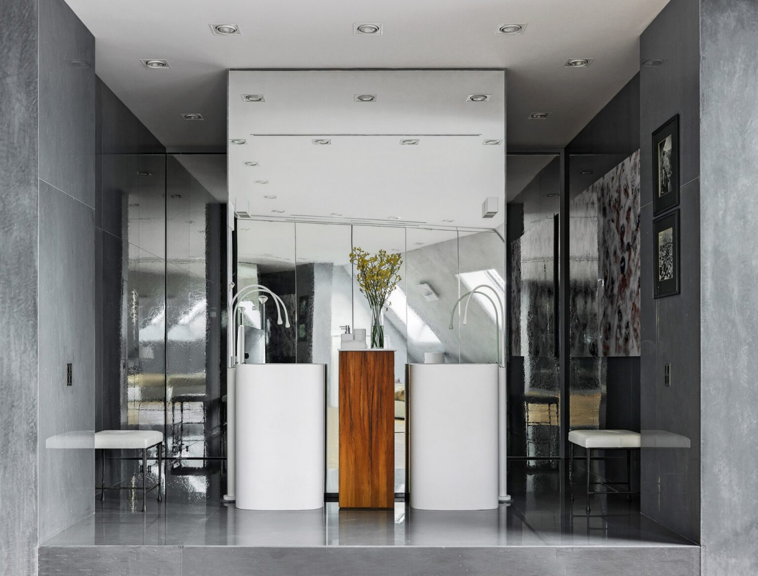 How To Use Mirrored Walls In Your Interior Design | Hommés Studio