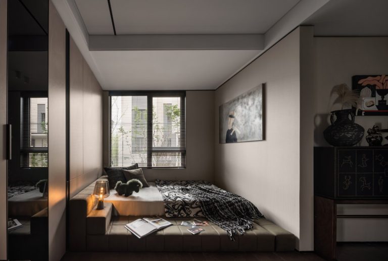 Explore The Natural Interior Design Of The Longhu Stack Room