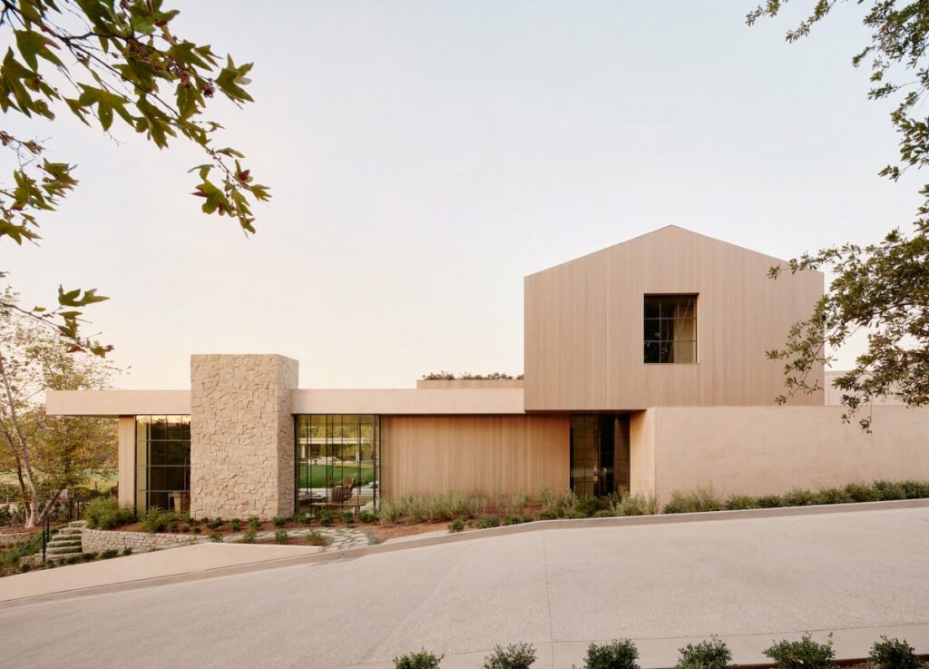 Explore The Design Of A Charming, Minimalistic House In LA
