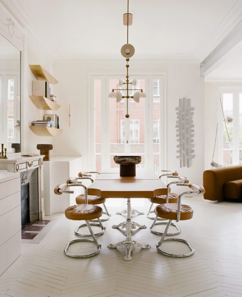 How Neutral Tones Modernized This Amazing Parisian Apartment