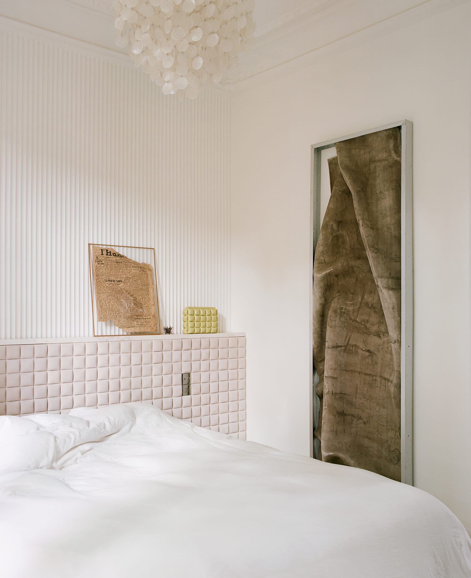 How Neutral Tones Modernized This Amazing Parisian Apartment