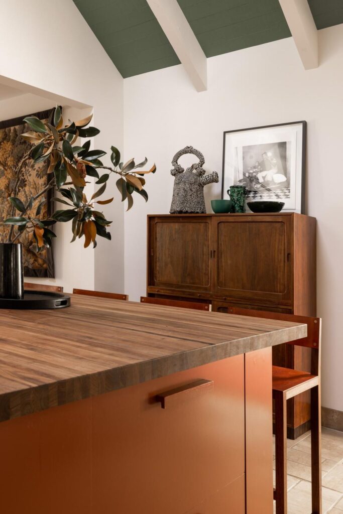 Eclectic Harmony: Art Deco Studio Elegance With HOMMÉS Studio