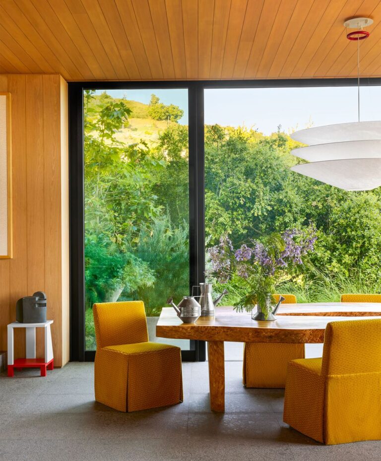 Discover This Colorful Yet Luxurious California House