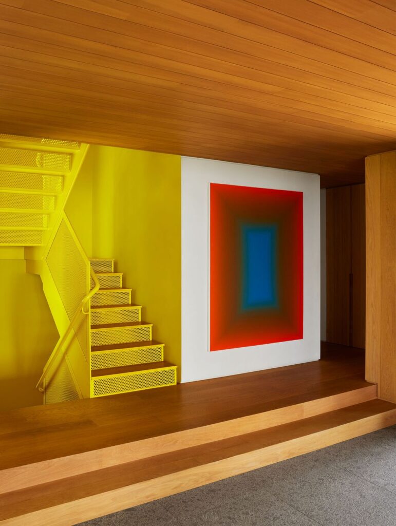 Discover This Colorful Yet Luxurious California House