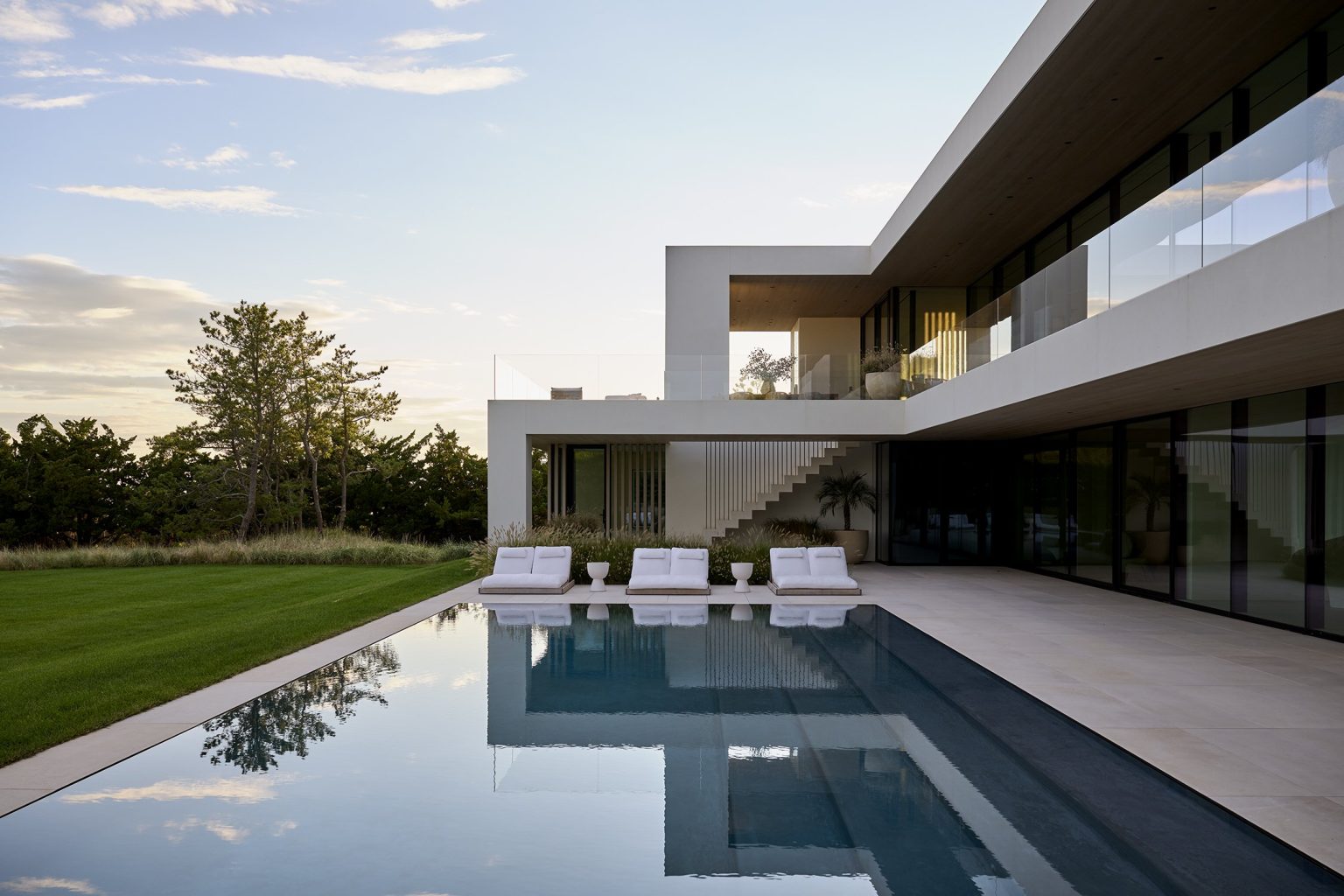 Exploring Kelly Behun's Remarkable Southampton Beach House | Hommés Studio