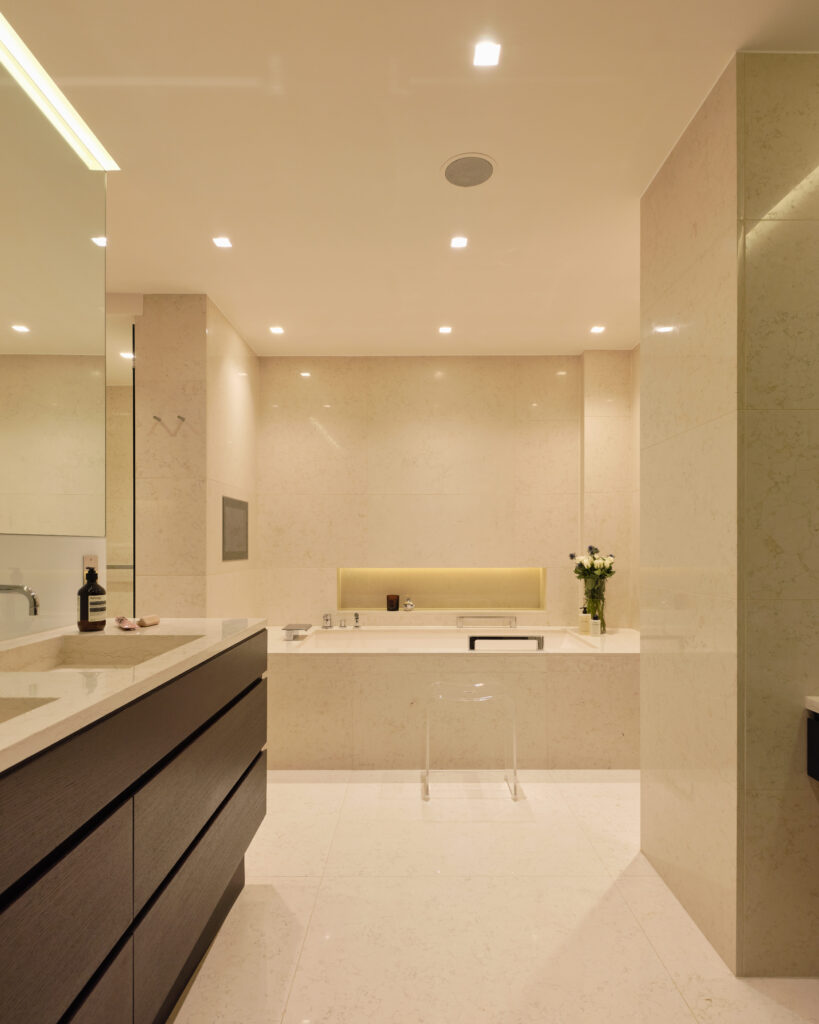 Minimal Portland Place By Erik Munro & HOMMÉS Studio